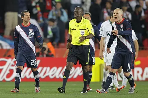 Copa Mundial Estados Unidos Eslovenia árbitro Kouman Coulibaly