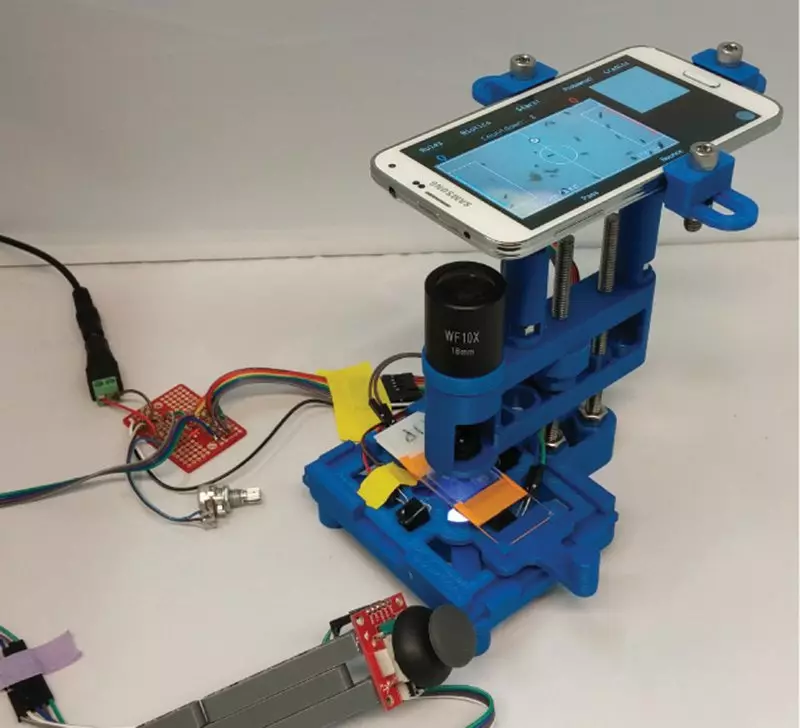 Med dette smartphonemikroskop kan du spille fodbold og Pac-Man med mikrober