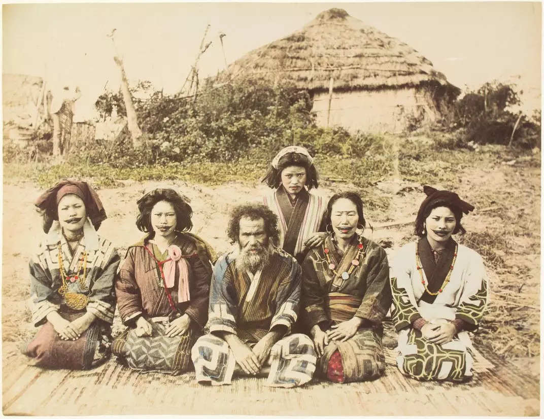 กลุ่มชนพื้นเมืองที่เคารพบูชาหมีของญี่ปุ่นต่อสู้เพื่อความสัมพันธ์ทางวัฒนธรรม