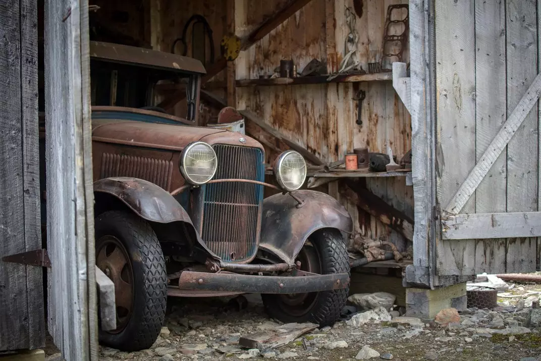 Let These Photos Take You to Alaska's Abandoned Mining Towns 17991_10