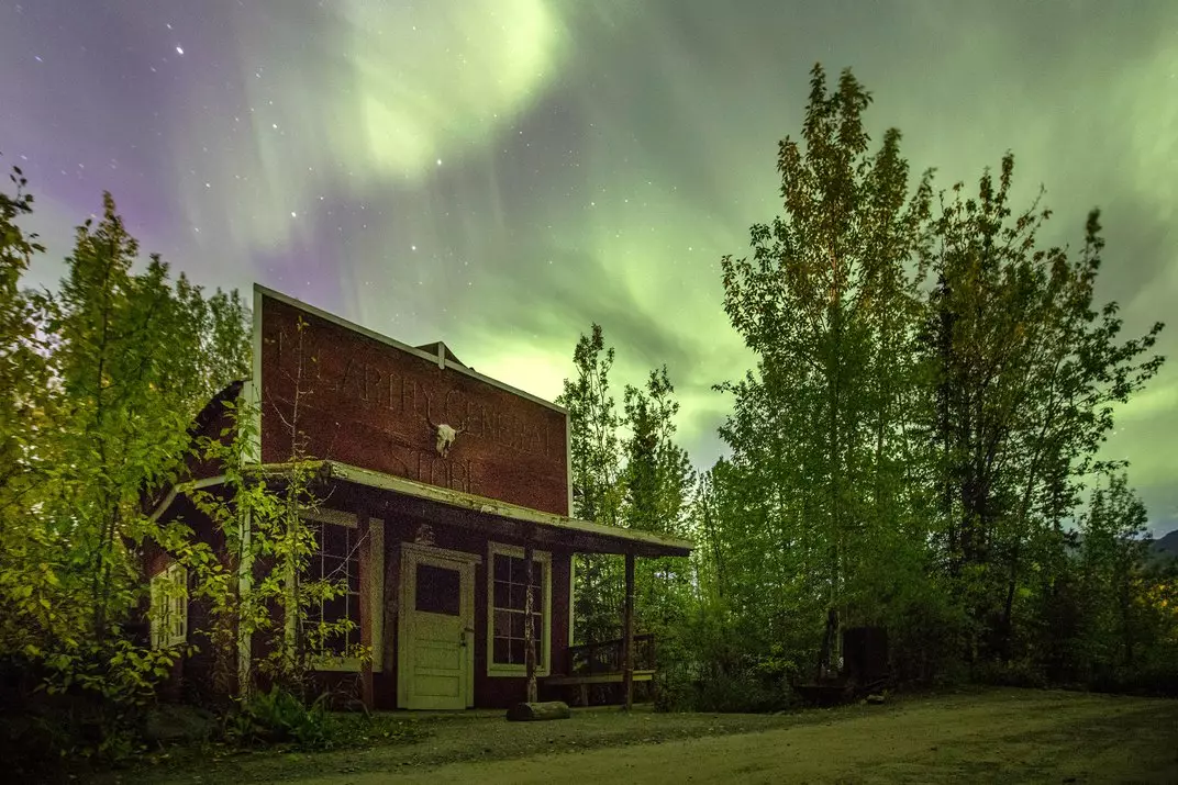 Let These Photos Take You to Alaska's Abandoned Mining Towns 17991_6