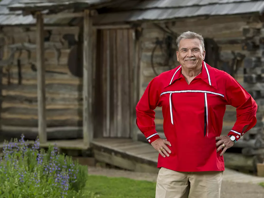 Una tradición de servicio: Veterano de la Marina S. Joe Crittenden, Subjefe Principal de la Nación Cherokee