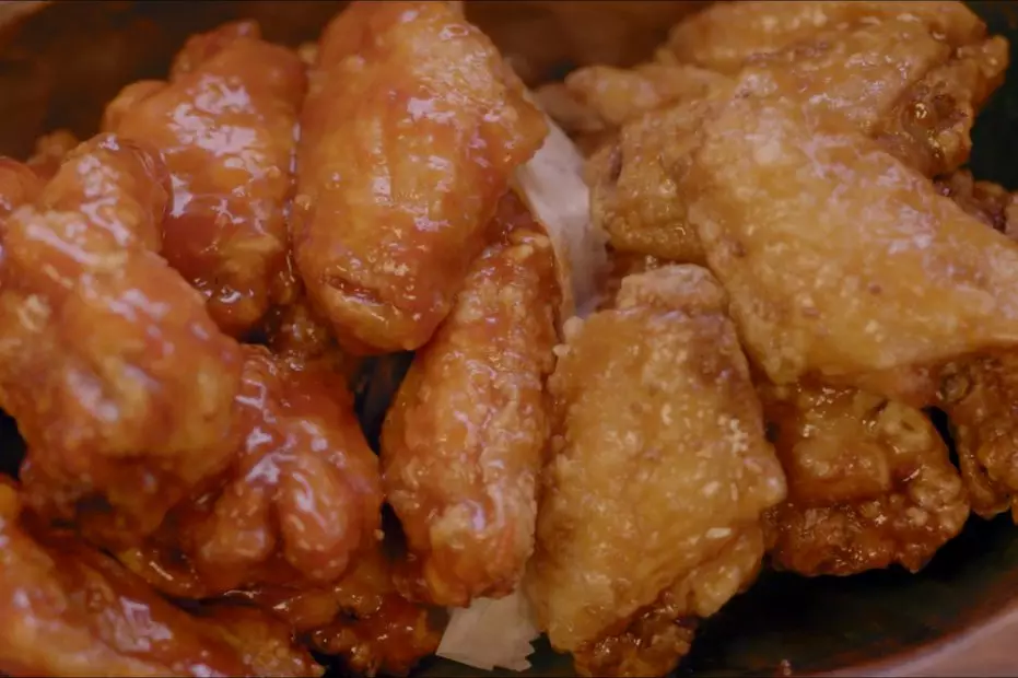 Giunsa ang Korean Fried Chicken, AKA "Candy Chicken" Nahimong Transnational Comfort Food