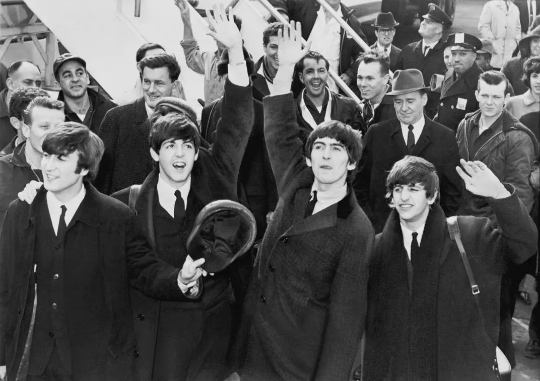The Beatles alvenas al JFK Flughaveno