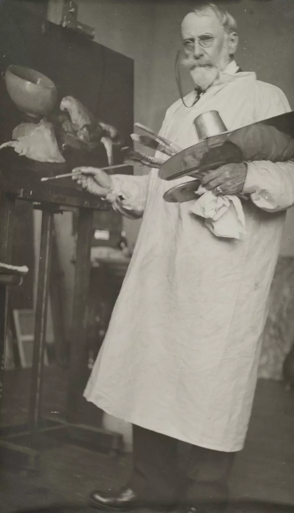 Фотография картины Уильяма Меррита Чейза в его студии.