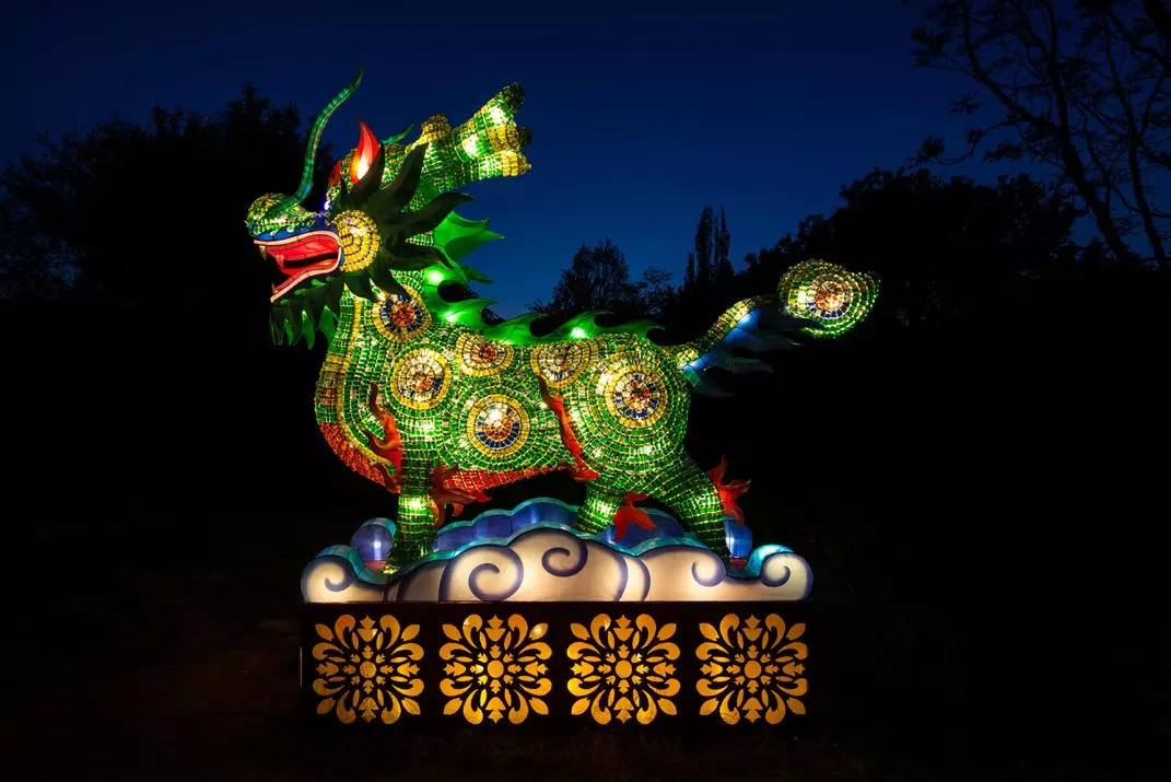 Фотографије: џиновске скулптуре кинеских лампиона осветљавају Спокане 18152_2