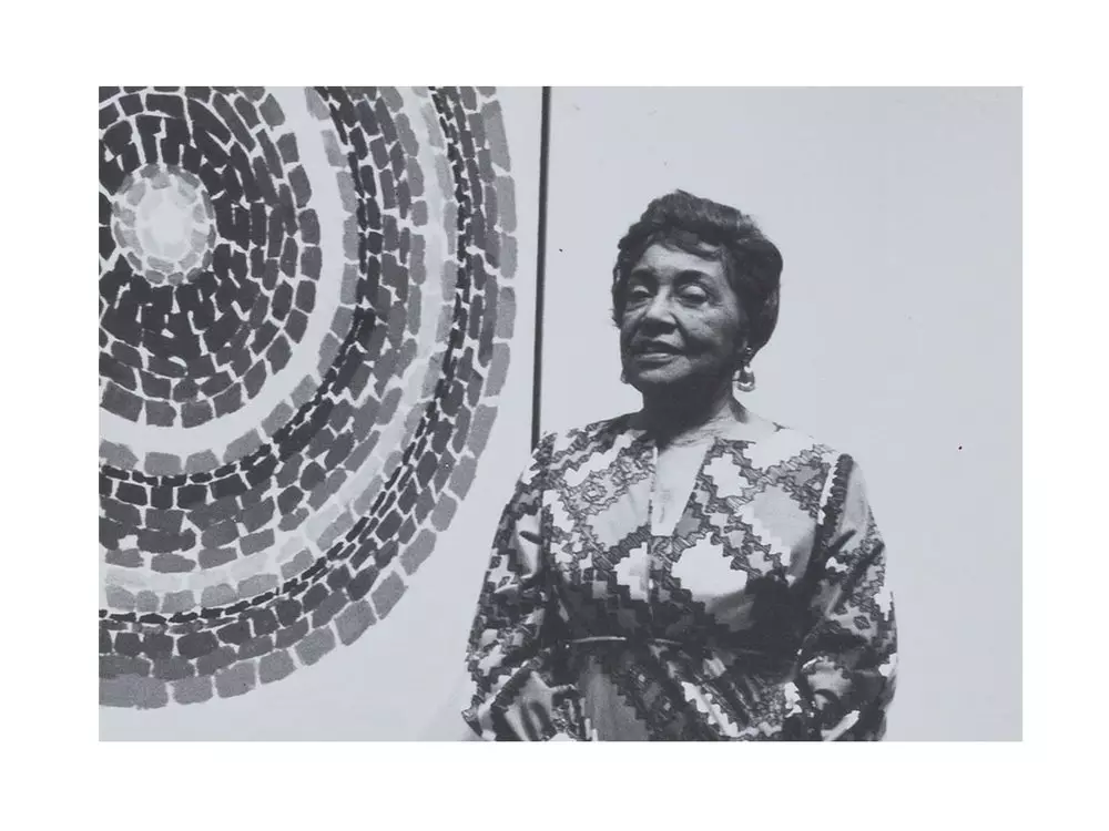 صورة ألما توماس في افتتاح معرض متحف ويتني للفن الأمريكي (تفاصيل) ، 1972 / مصور مجهول. أوراق ألما توماس ، حوالي 1894-2001. محفوظات الفن الأمريكي ، معهد سميثسونيان.
