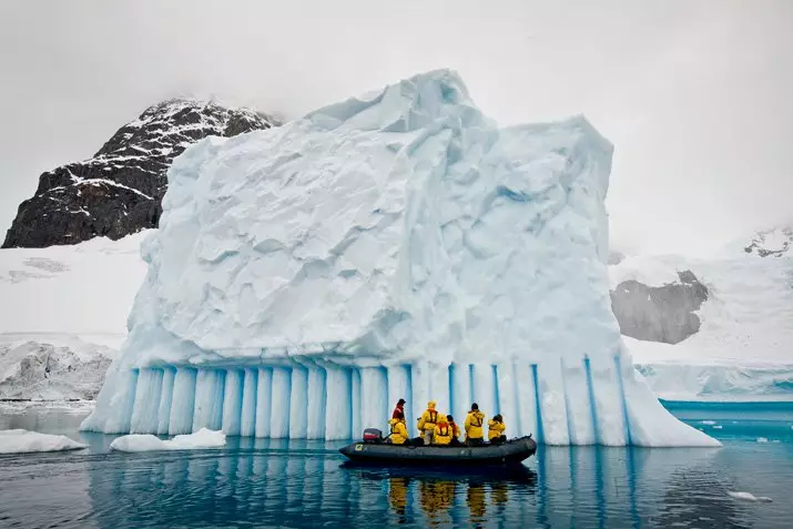 The Wild Extremes of Antarctica 18763_6