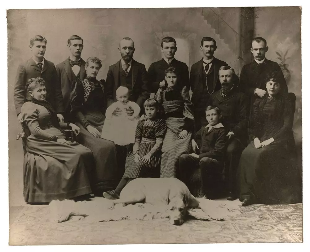 Борглумын гэр бүлийн гэрэл зураг