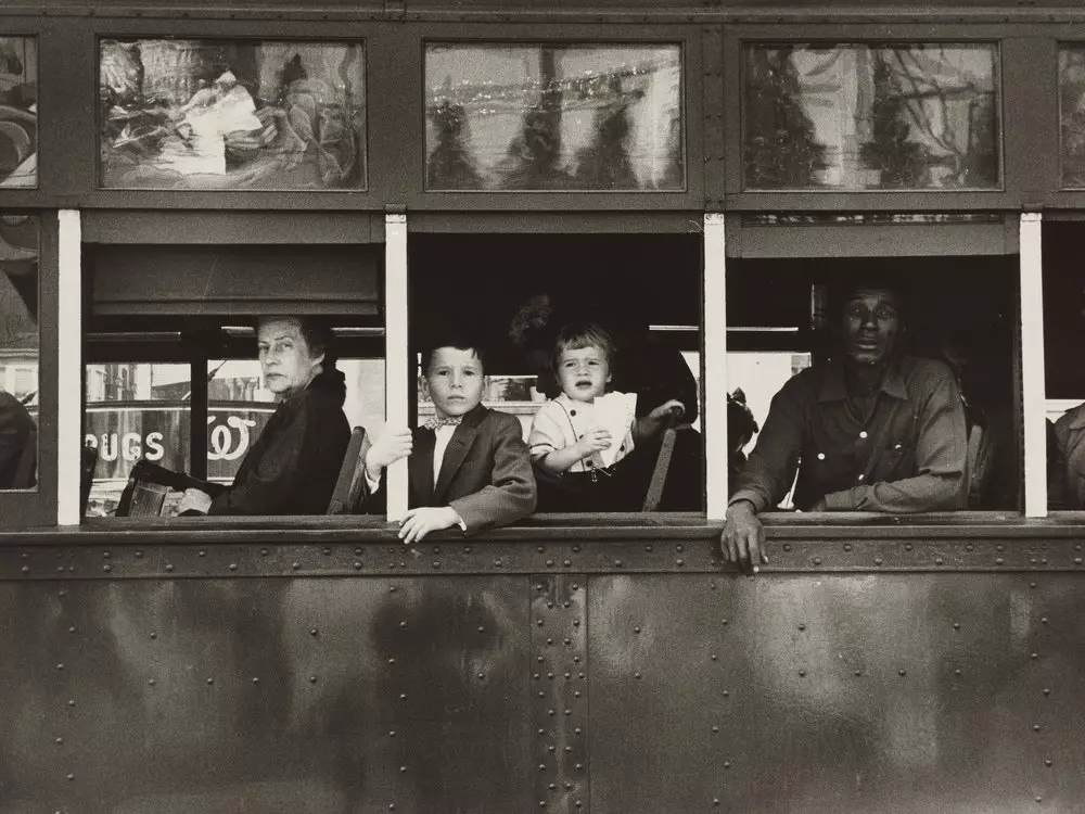 Fotograf Robert Frank, ki te ekspoze izolman ak chagren Amerik la, mouri a 94 an