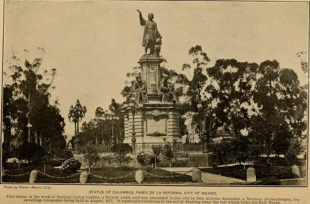 'n 1909-foto van die Christopher Columbus-standbeeld