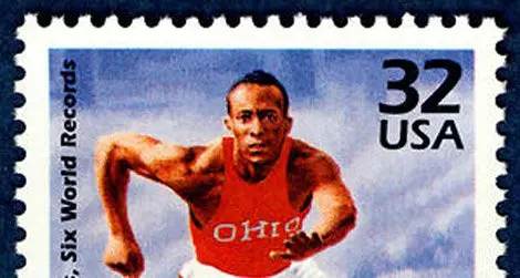 Jesse Owens wint syn earste goud
