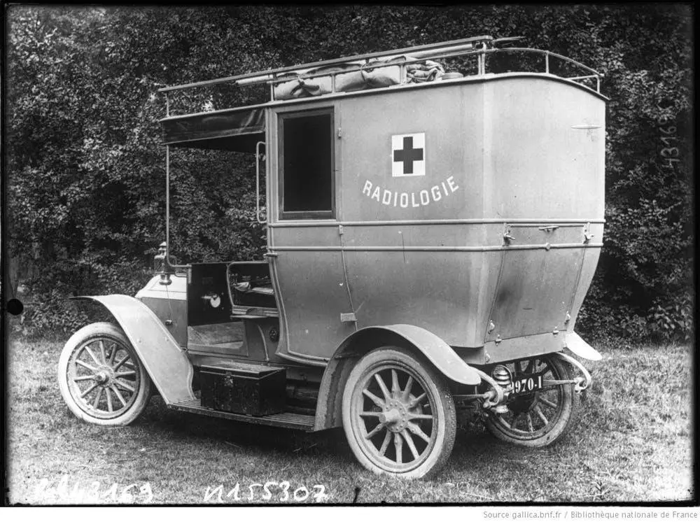 Salah sahiji unit mobile Curie dipaké ku Angkatan Darat Perancis
