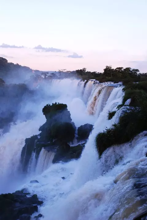 Nlegharị anya nke Iguazu Falls 19014_4