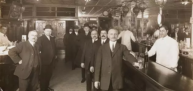 The Spirited History of the American Bar