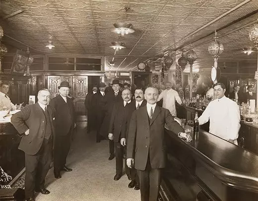 A história espirituosa do bar americano 19033_3