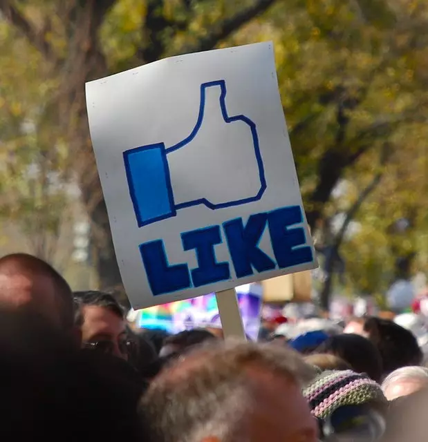 "Лайкҳо"-и Facebook-и шумо як ифодаи озодии сухан мебошанд