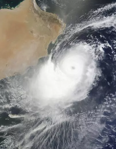 飓风席卷阿拉伯半岛