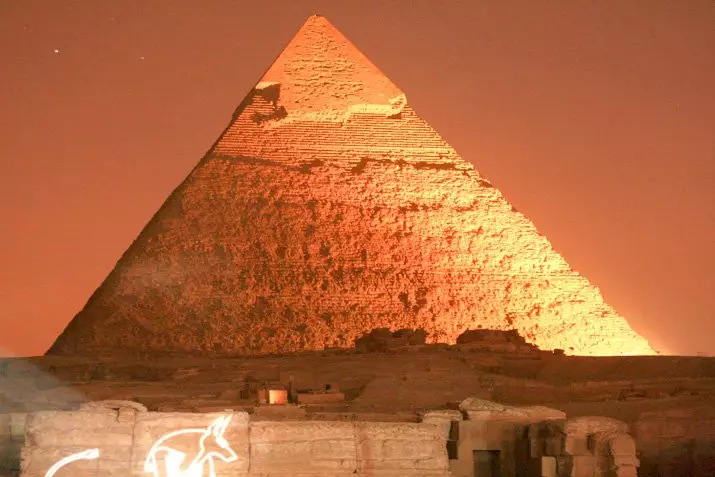 Giza Piramitlerini Düşünün 19141_2