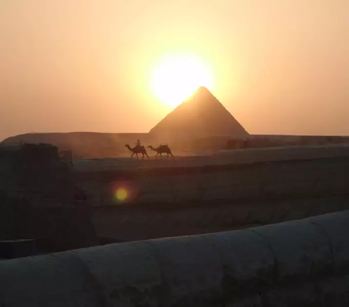 Ponder the Pyramids of Giza 19141_4