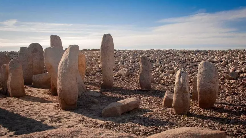 Drought သည် 'Spanish Stonehenge' ဟုလူသိများသော Guadalperal ၏ Dolmen ကိုပြသသည်