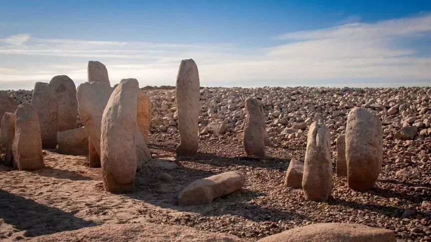 A seca revela o Dolmen de Guadalperal, popularmente alcumado 