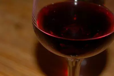 डोकेदुखी-मुक्त वाइन खरी असणे खूप चांगले आहे का?