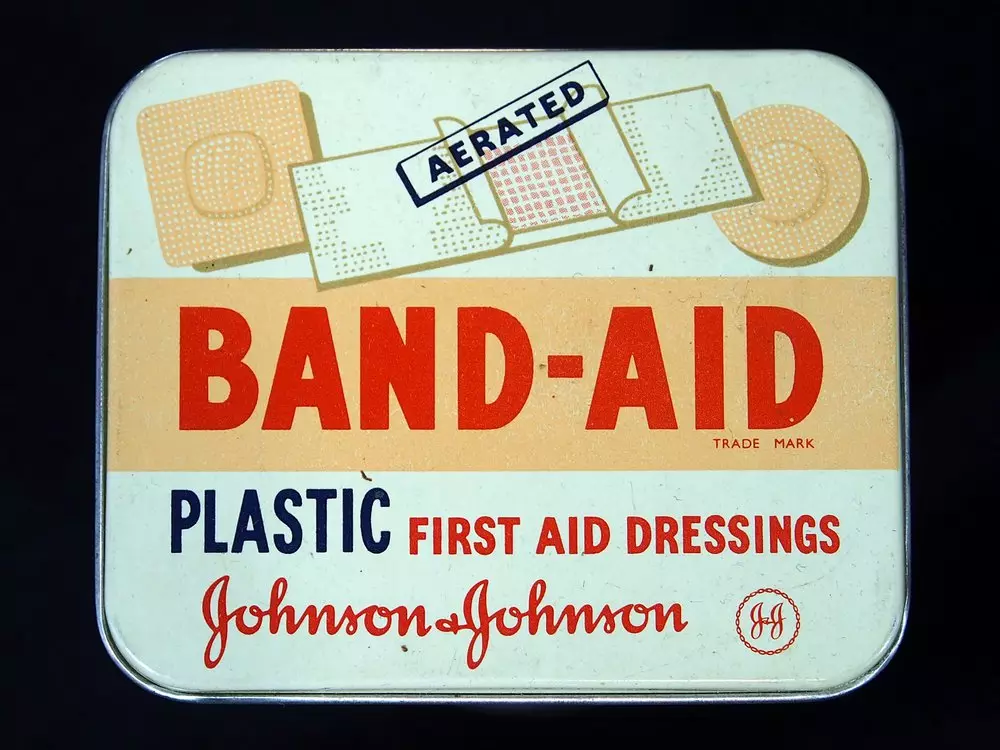 Nyangkut dina Sajarah Band-Aid