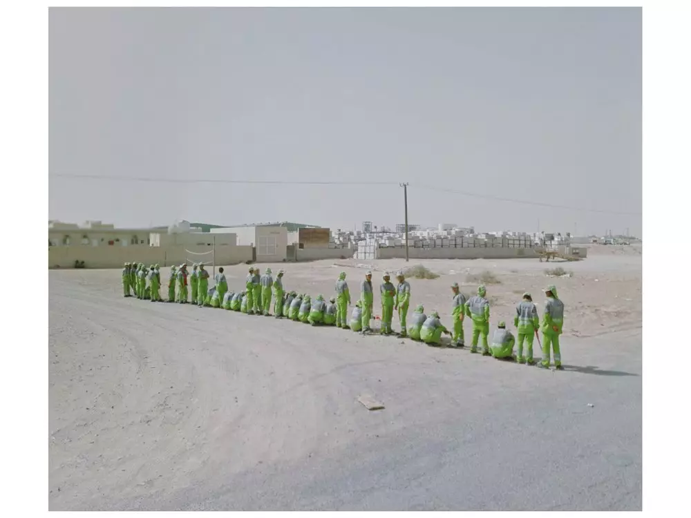 Agoraphobic फोटोग्राफरले Google Street View बाट केही सहयोग लिएर संसार कैद गर्दछ