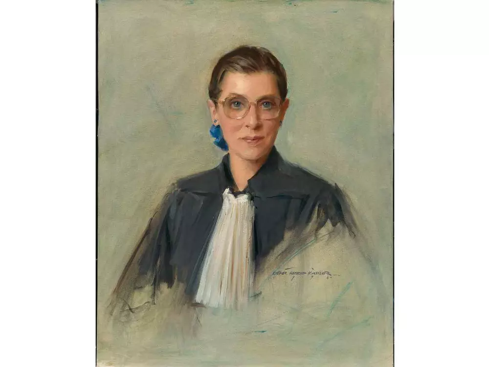 Lub teb chaws Mourns Ruth Bader Ginsburg, leej twg tsoo Barriers thiab dhau los ua Feminist Icon