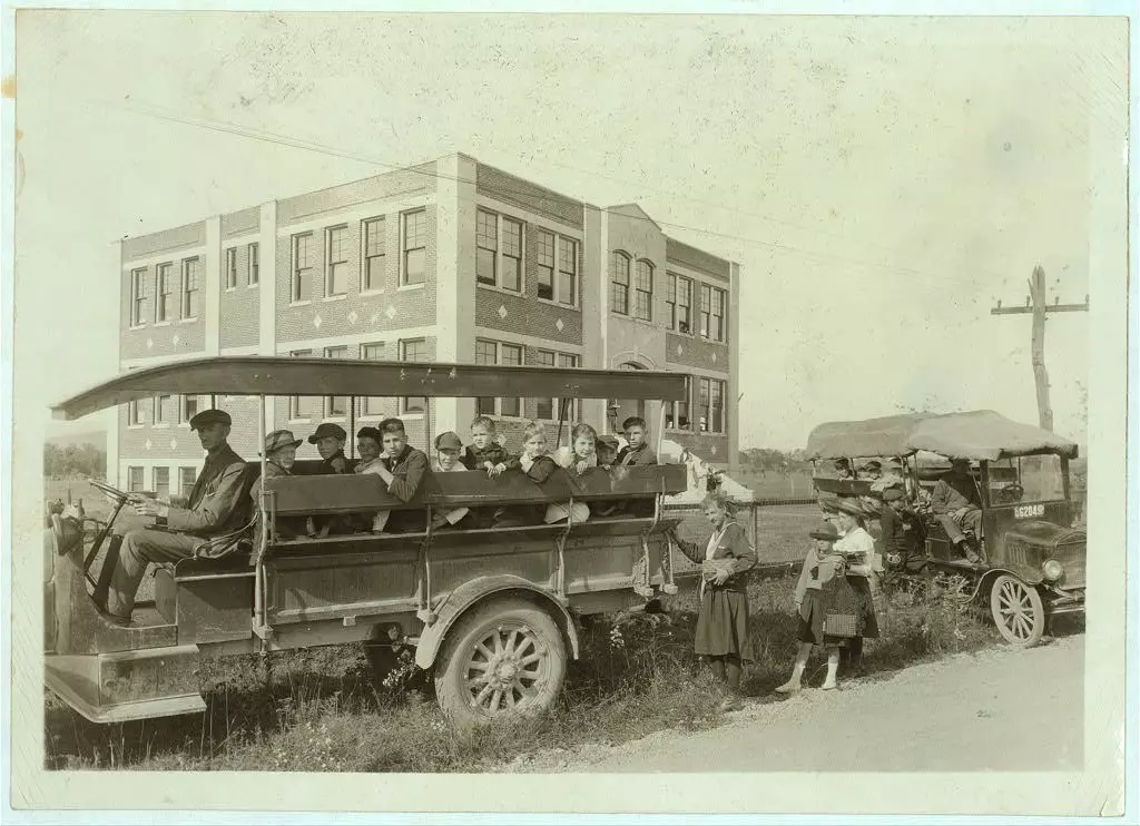 De skiednis fan hoe't skoalbussen giel waarden 19628_2