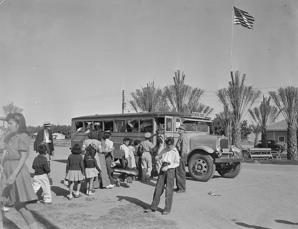 Die geskiedenis van hoe skoolbusse geel geword het 19628_4