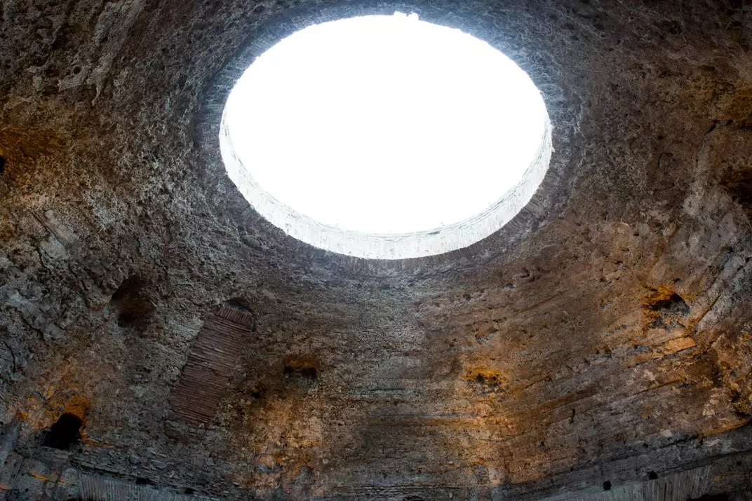 I-Oculus ophahleni lwe-Octagonal Room