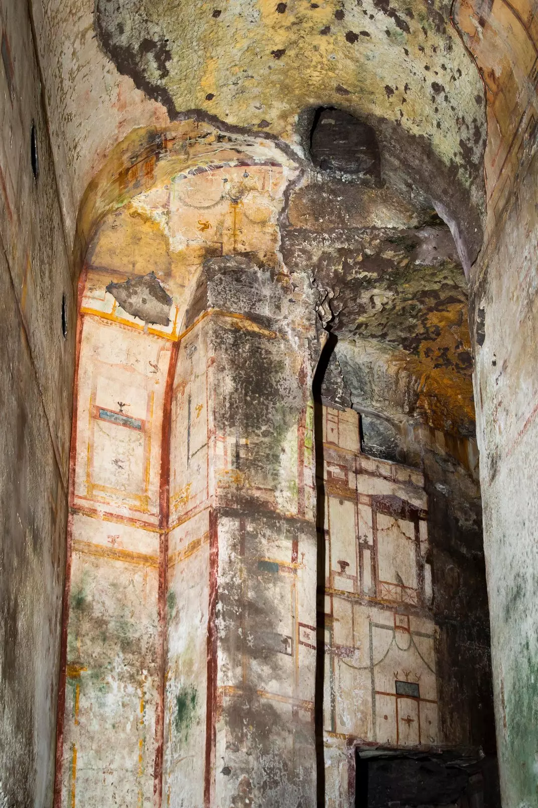 O galerie cu fresce la Domus Aurea