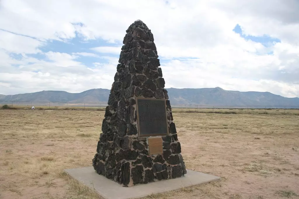 Saiti yeTriniti Inopa Mukana Usingawanzo Kushanyira Ground Zero yeNyika Yekutanga Atomic kuputika bhomba. 19733_15