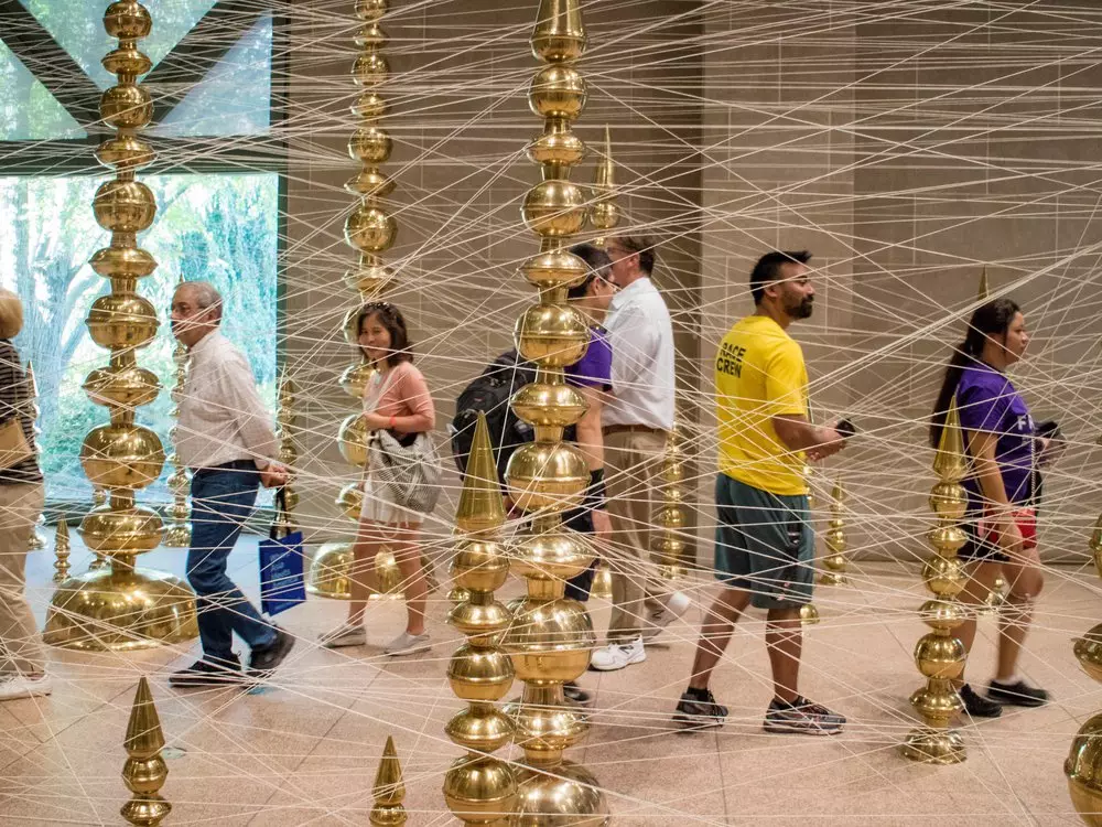 هنن گولڊن اسپائر جي اندر گم ٿي وڃو Sackler Pavilion کي تبديل ڪندي