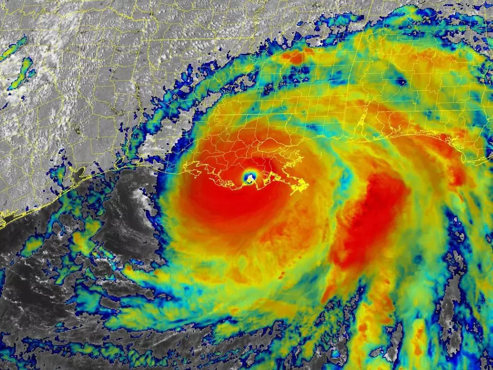 E Satellitenradarbild vum Hurrikan Ida, deen op d'Küst vu Louisiana kënnt