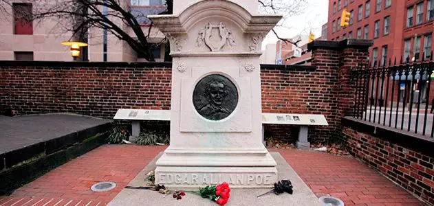 La tombe d'Edgar Allan Poe Baltimore Maryland