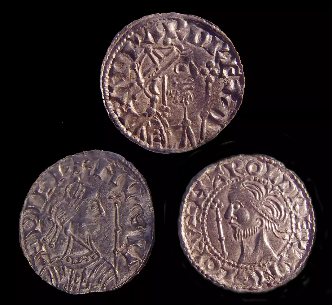 Medieval Coin Hoard ofo atu faʻamaoniga o le vave aloese mai lafoga