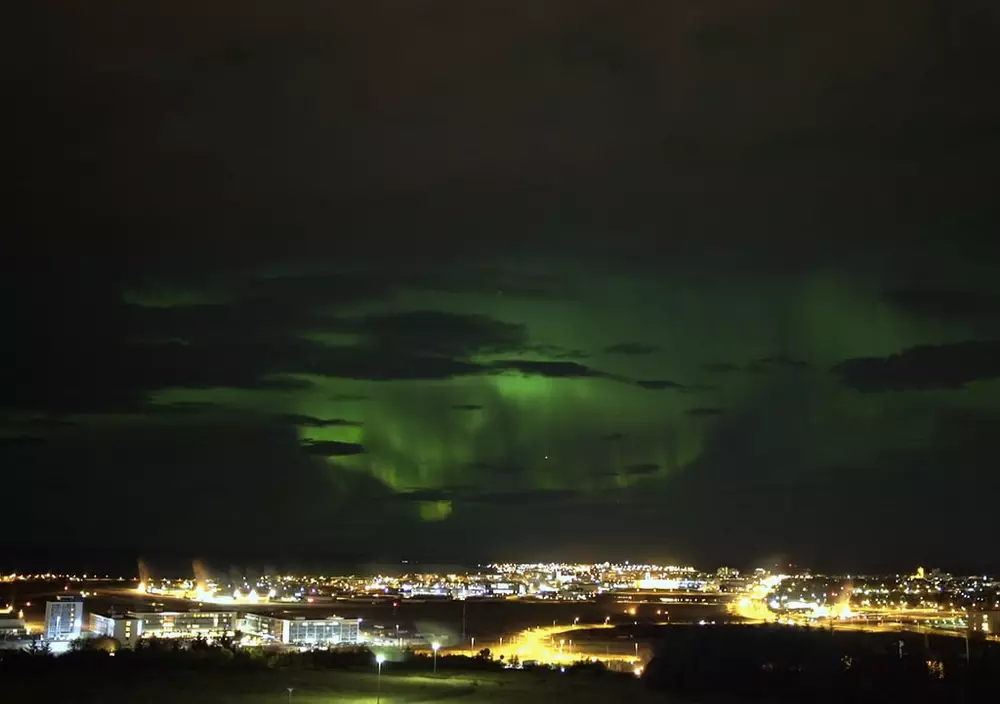 Varför Islands största stad släckte lamporna för en natt