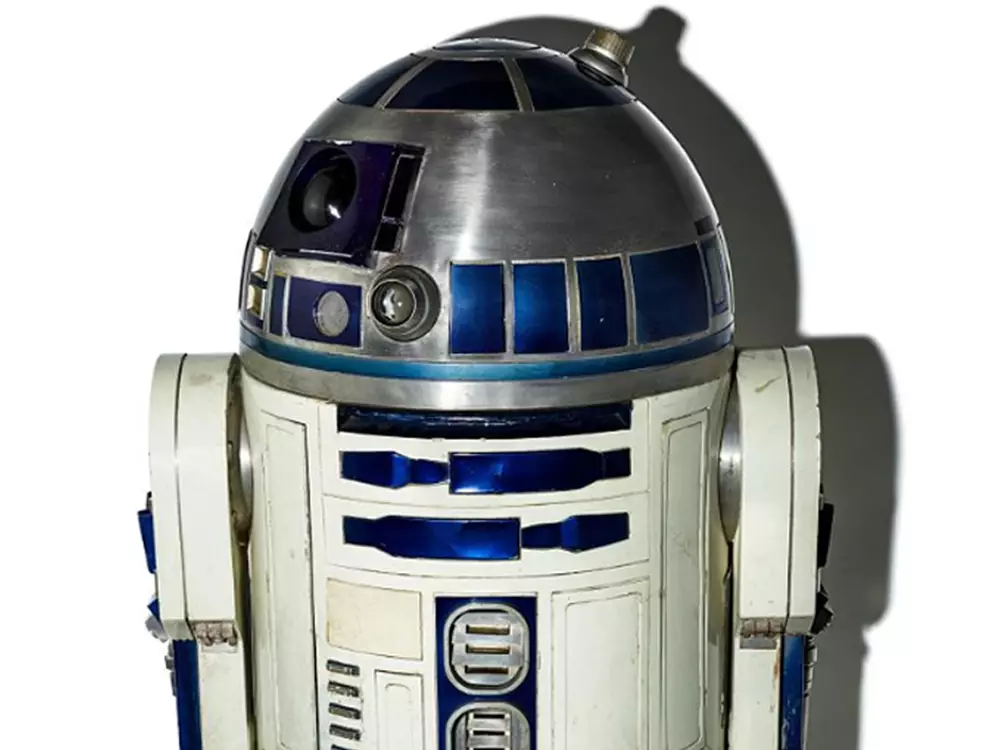 R2-D2 droid لباس په فلم کې ښودل شوی