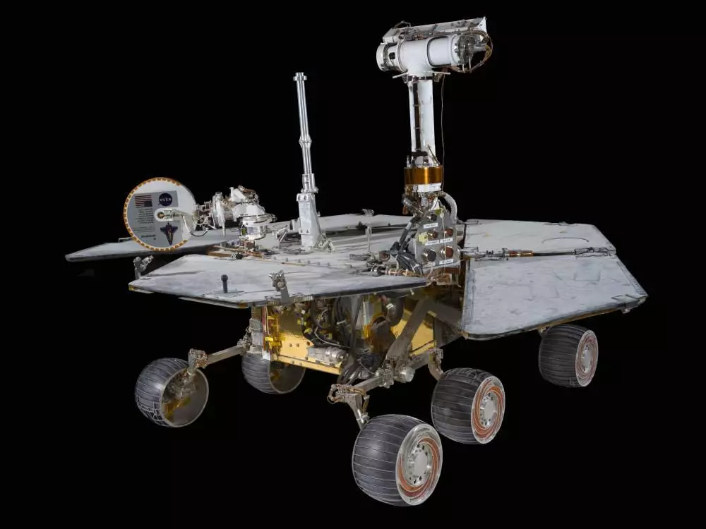 Mars Exploration Rover (MER) Surface System Test-Bed (SSTB) yakada kufanana neMER twin rovers Spirit and Opportunity yakamhara paMars muna 2004. Mufananidzo naMark Avino, Smithsonian National Air and Space Museum (NASM2020-00501).