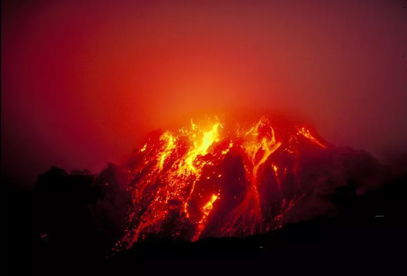 3-D bildo de Tamu Massif sur la marfundo