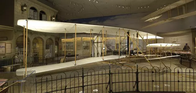 Wright Flyer жашоого алып келүү