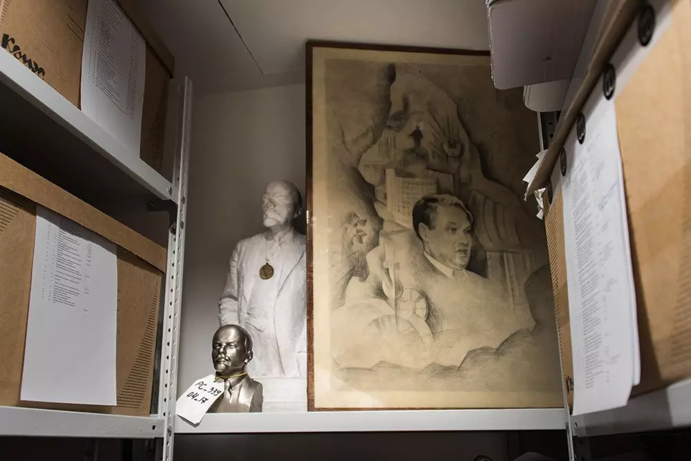 Büsten von Lenin in den Archiven des Jelzin-Museums