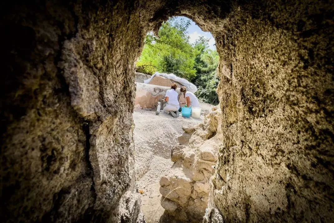 Restos excepcionalmente bem preservados de padre romano são encontrados em Pompeia 21250_5