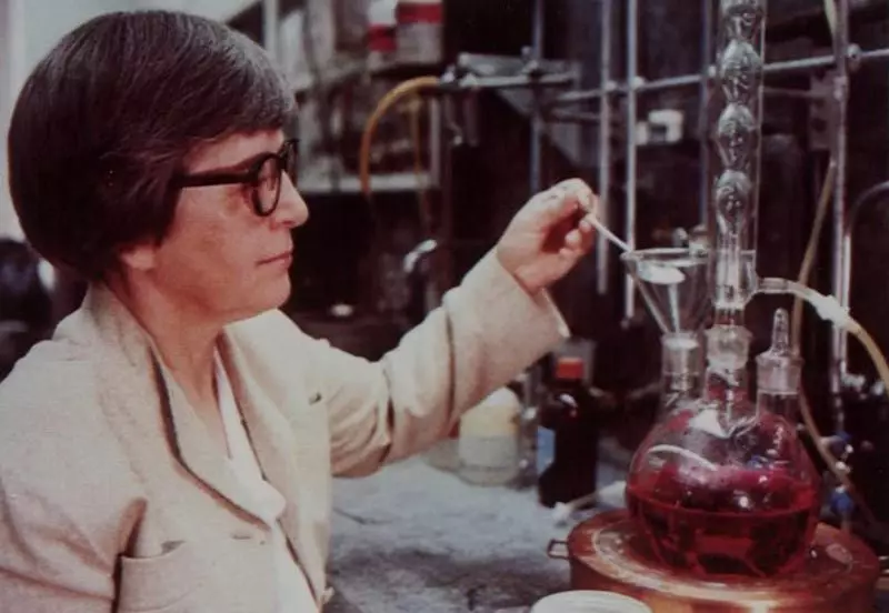 คุณสามารถขอบคุณนักเคมี Stephanie Kwolek สำหรับเสื้อเกราะกันกระสุนและกางเกงโยคะ