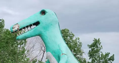 Un dinosaure en bordure de route à Jensen, Utah