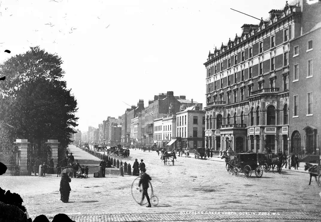 Hotel Dublin sacara kontroversial ngahapus Opat Patung Awéwé Afrika 21487_2