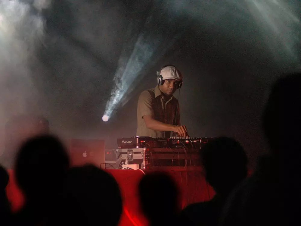 DJ Spooky Spins Asia After Dark: Aziatische Soundscape